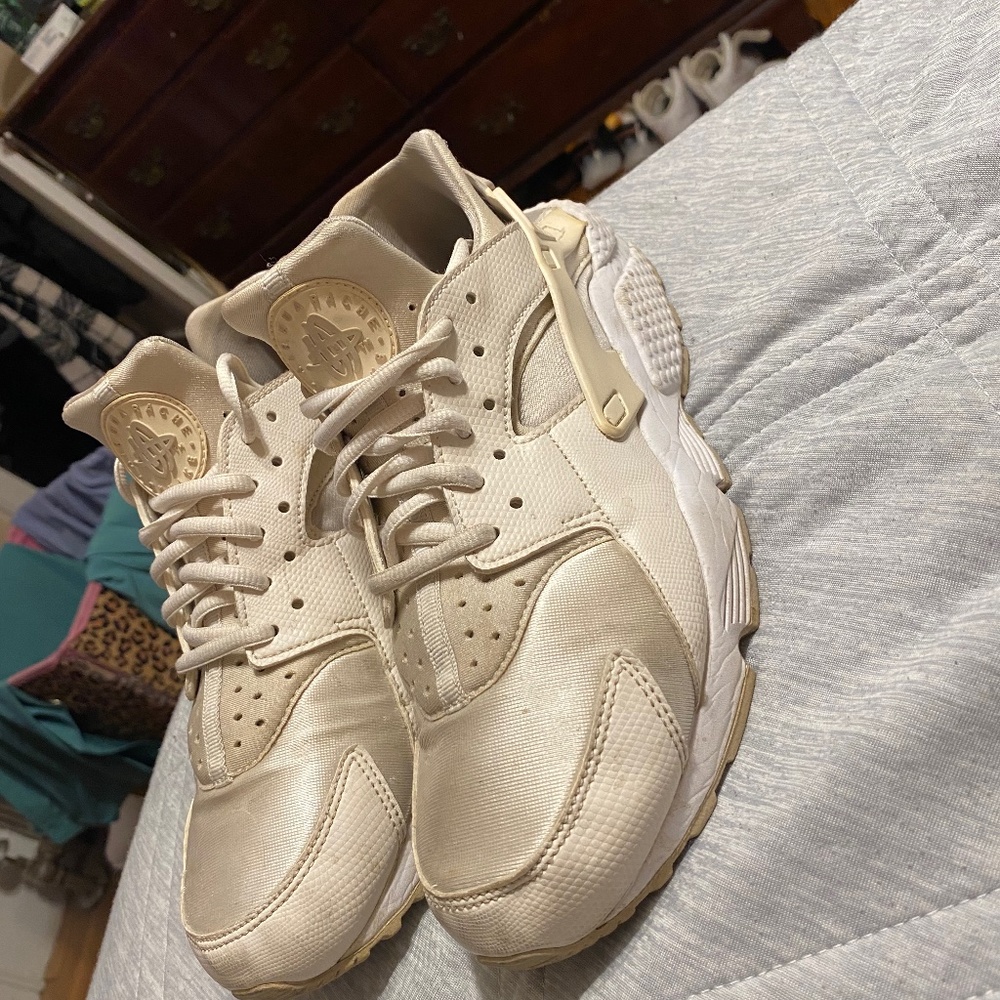 Nike Air Huarache Off White Sneakers **Lightly Worn** - Gem
